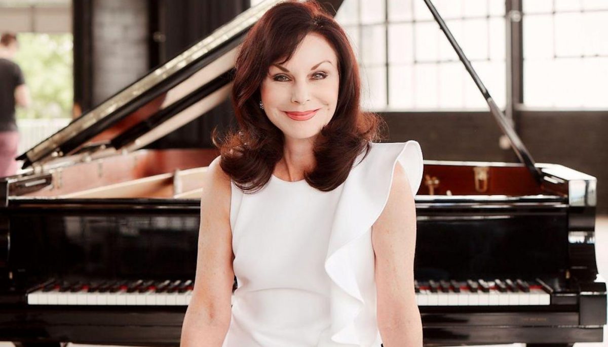 Events at The Historic Holmes Theatre | Lorie Line Dec. 13 @ 7:30